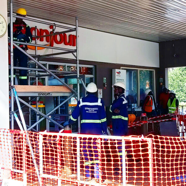 Best Worksite Safety Practices Include Barricading, Hoarding & Netting ...